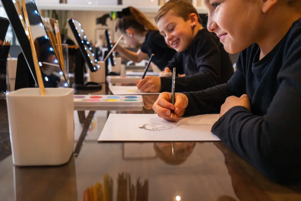 Young Artists - The Artsy Kid